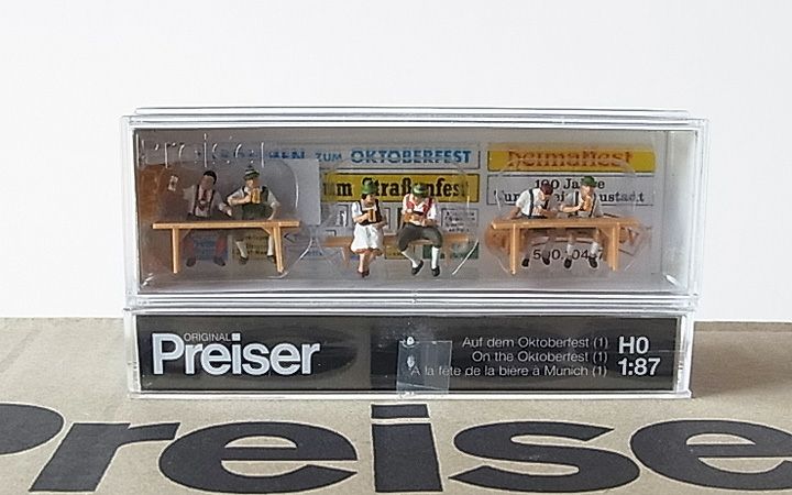 Preiser/プライザー 10447 HO 1/87 オクトーバーフェストにて(1) |木のおもちゃ がりとん